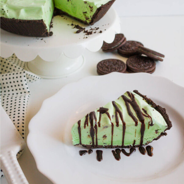 Frozen Mint Chocolate Chip Ice Cream Pie