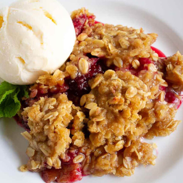 Raspberry Blackberry Crisp | Recipe from 30daysblog
